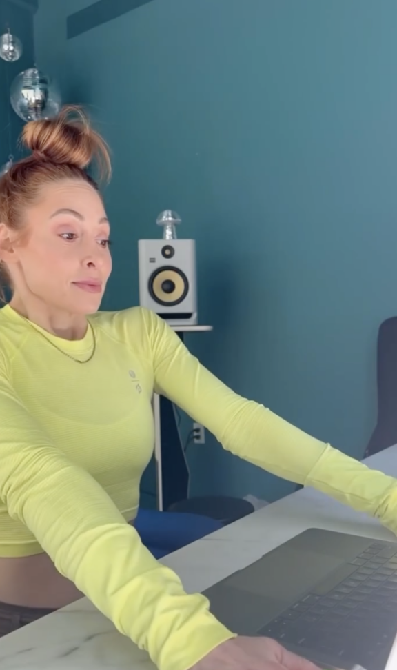 Waking Up Well: Jess King’s AM Non-Negotiables - Good Gear